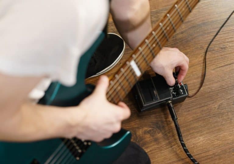 What Is A Guitar Lead – Lead Guitar Explained – Traveling Guitarist